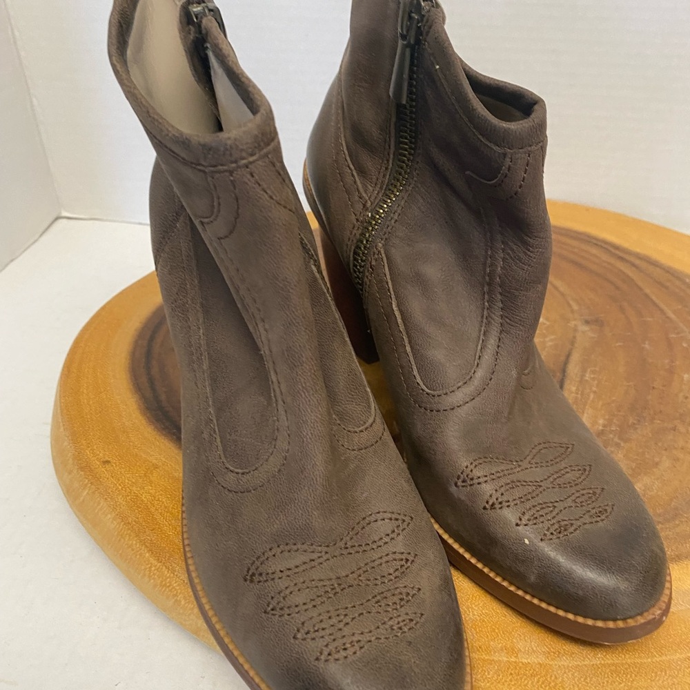 Hinge Leather Heeled Western Cowboy Ankle Boots - Gem